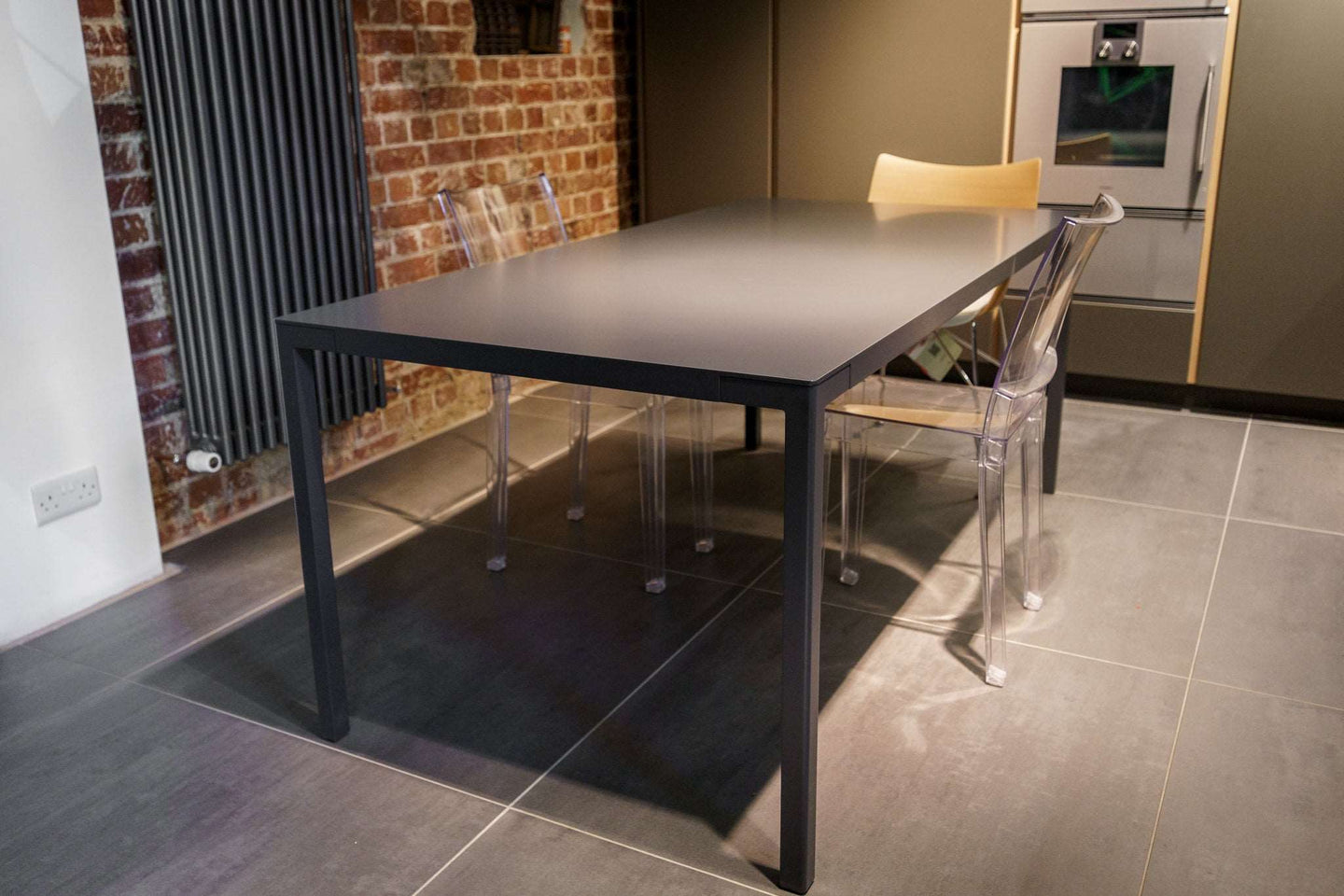 Ex-Display Poliform Trevi Table – Stephen Neall Interiors Shop
